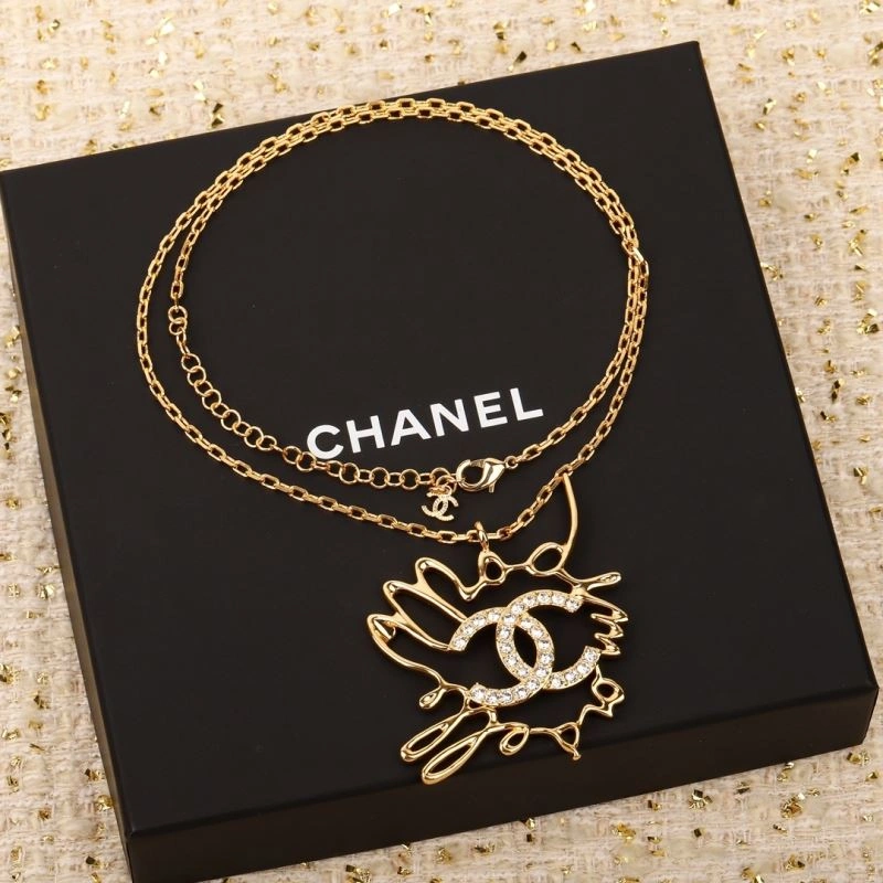Low-cost Chanel Brooches