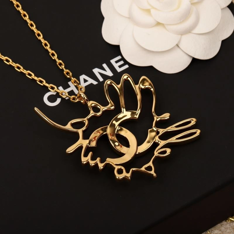 Low-cost Chanel Brooches