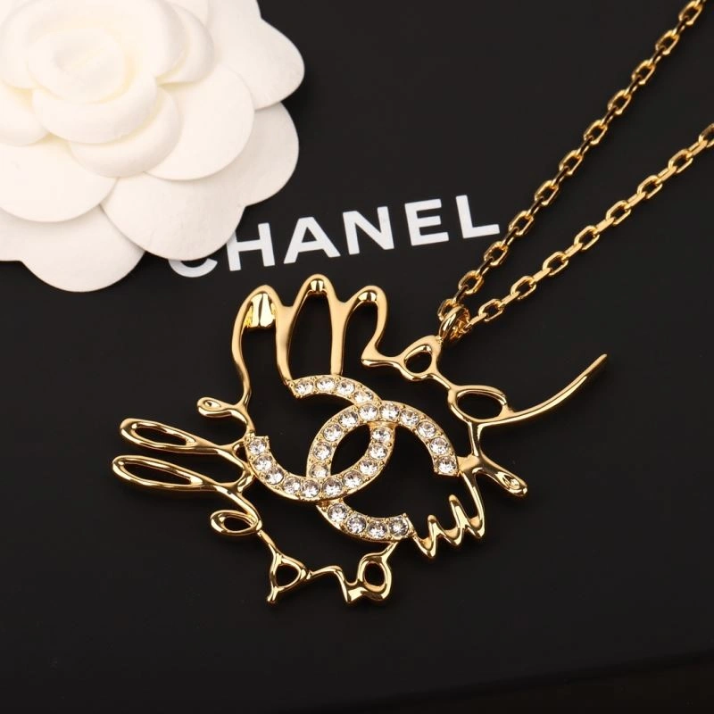 Low-cost Chanel Brooches