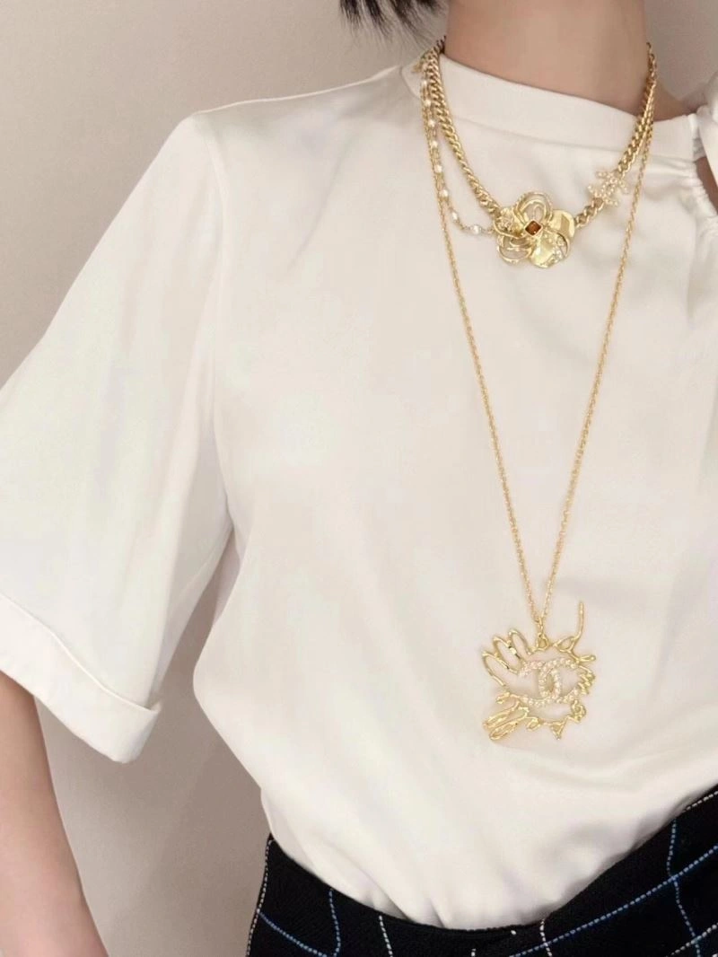 Low-cost Chanel Brooches
