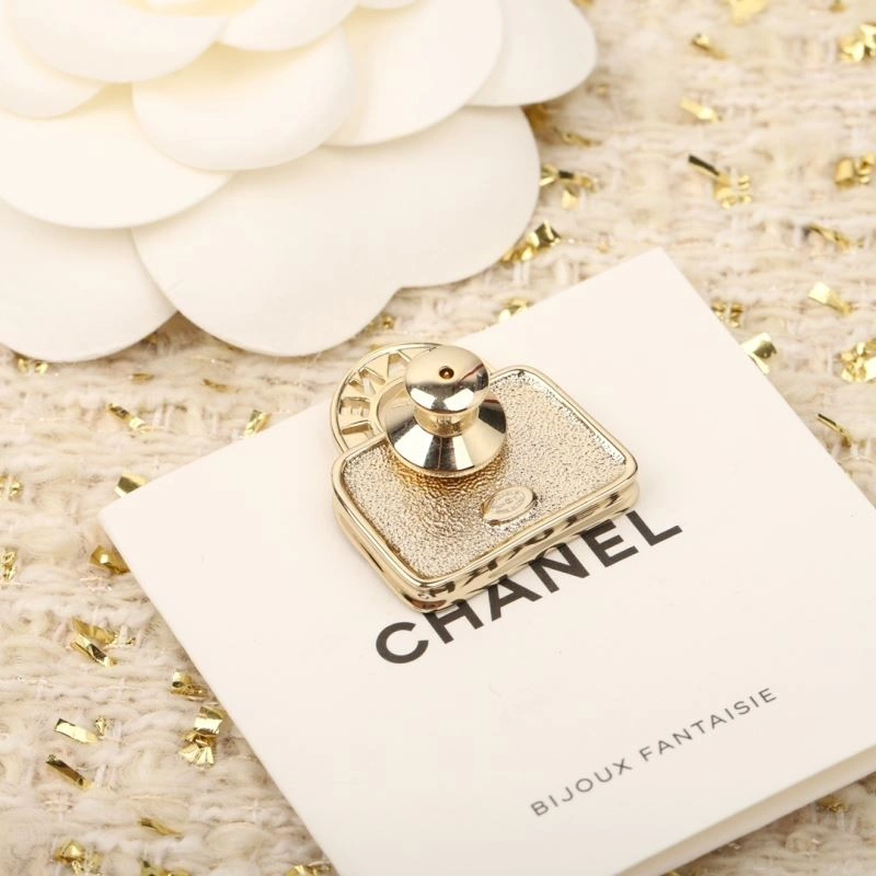 Accurate model Chanel Brooches
