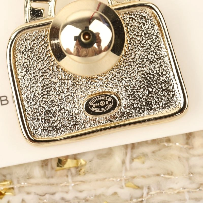 Accurate model Chanel Brooches