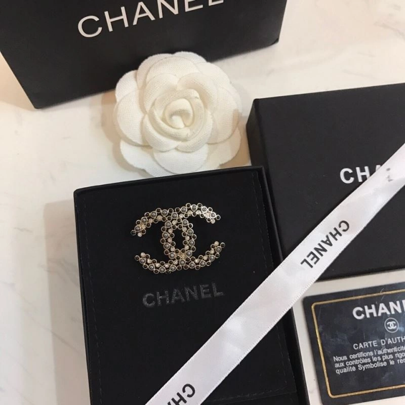 Low-cost Chanel Brooches