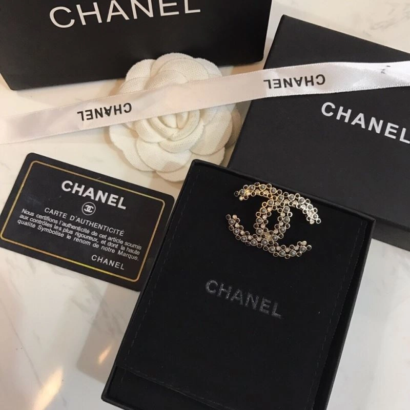 Low-cost Chanel Brooches