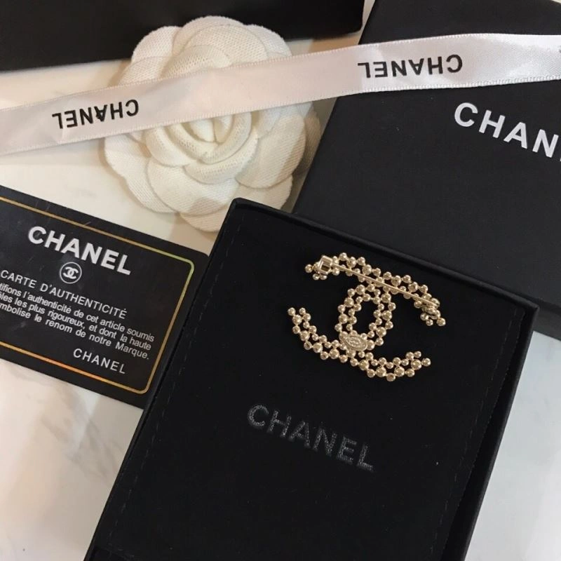 Low-cost Chanel Brooches