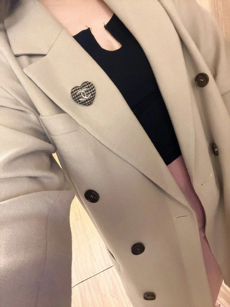 Official Chanel Brooches