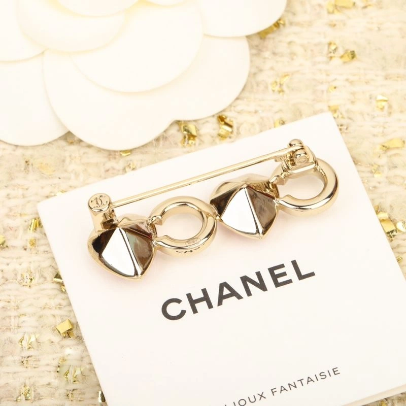 Low-cost Chanel Brooches