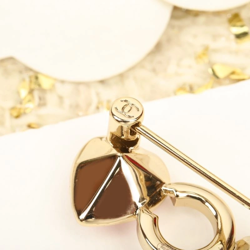 Low-cost Chanel Brooches