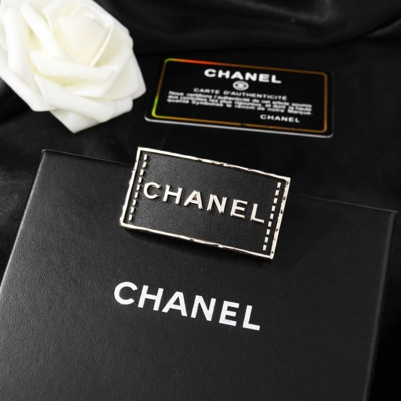 Low-cost Chanel Brooches
