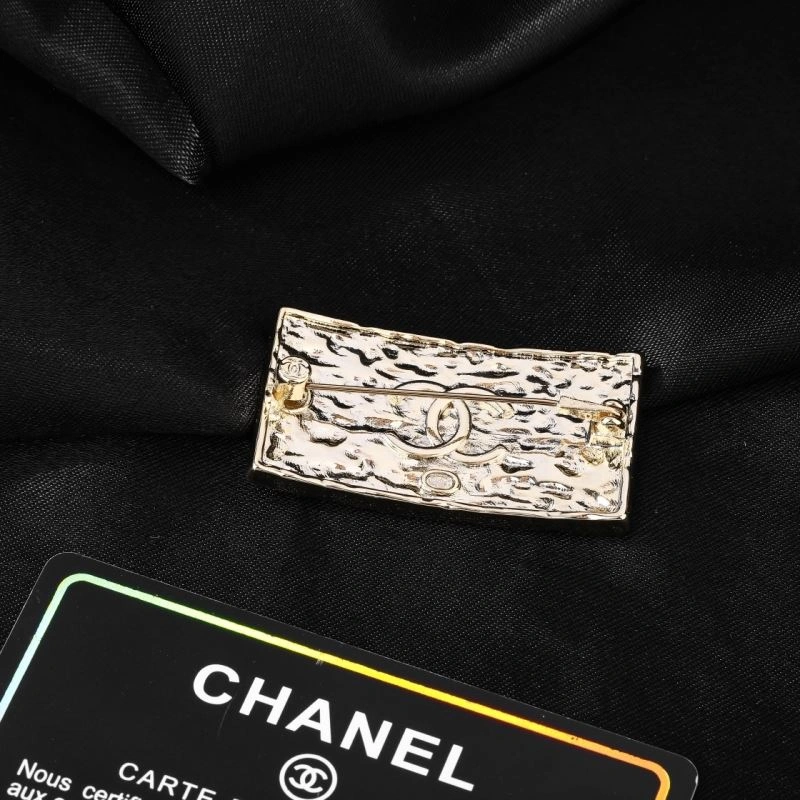 Low-cost Chanel Brooches