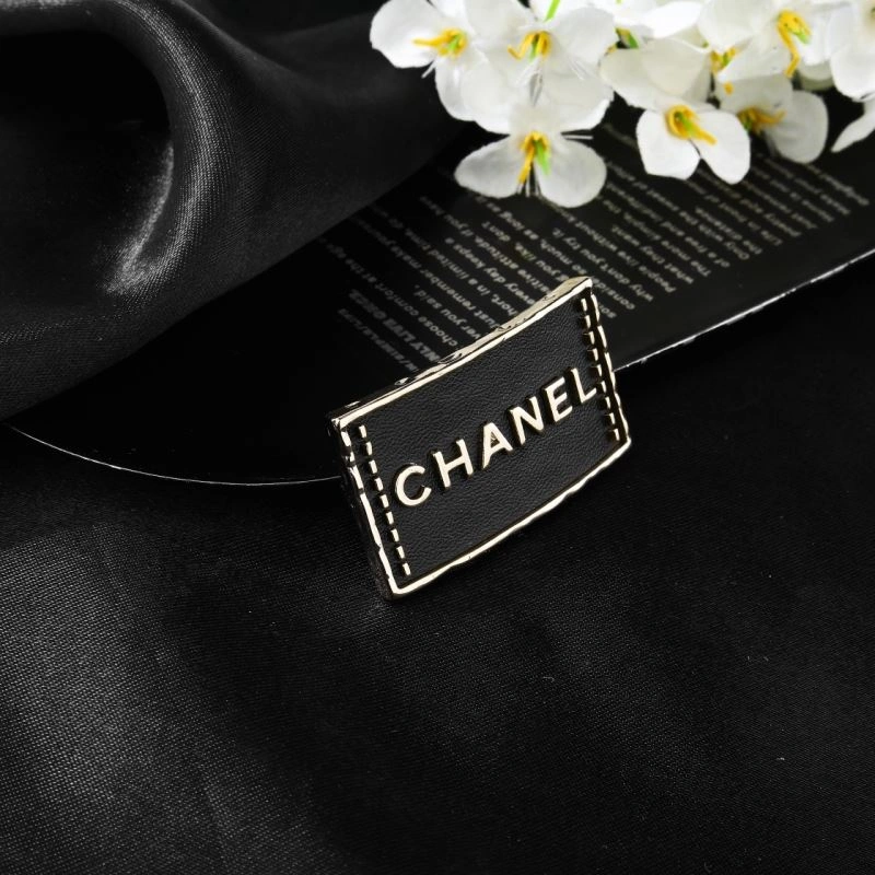 Low-cost Chanel Brooches