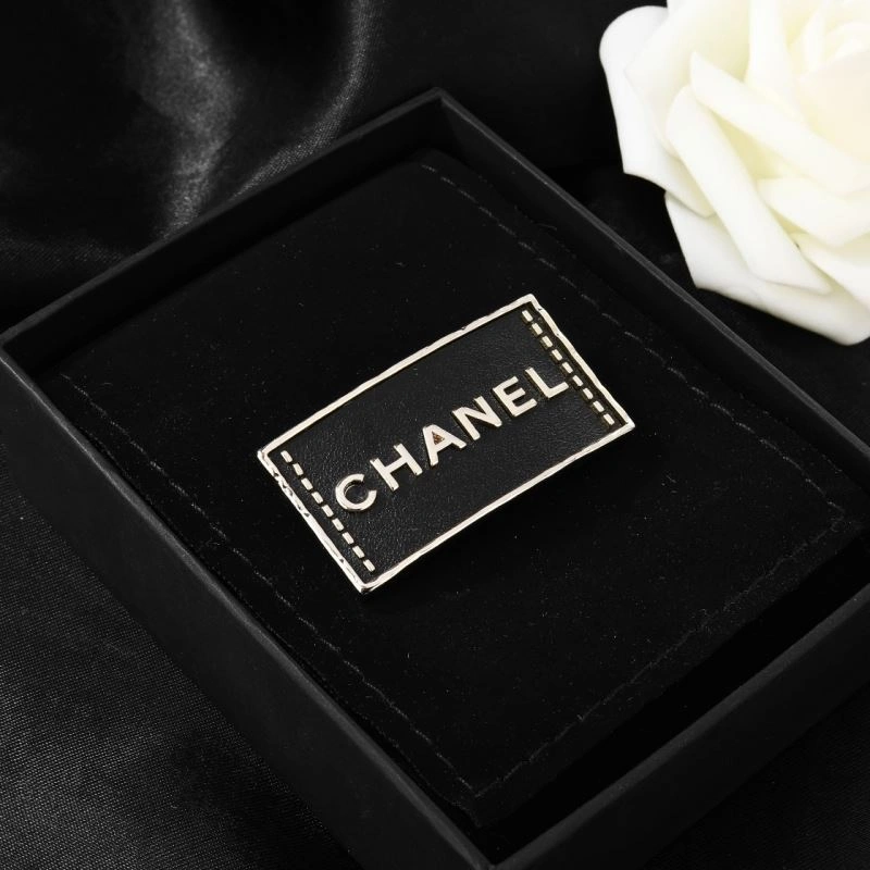 Low-cost Chanel Brooches