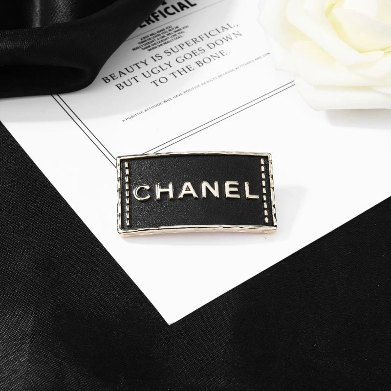 Low-cost Chanel Brooches