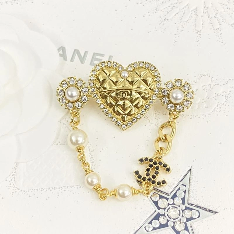 Top match Chanel Brooches