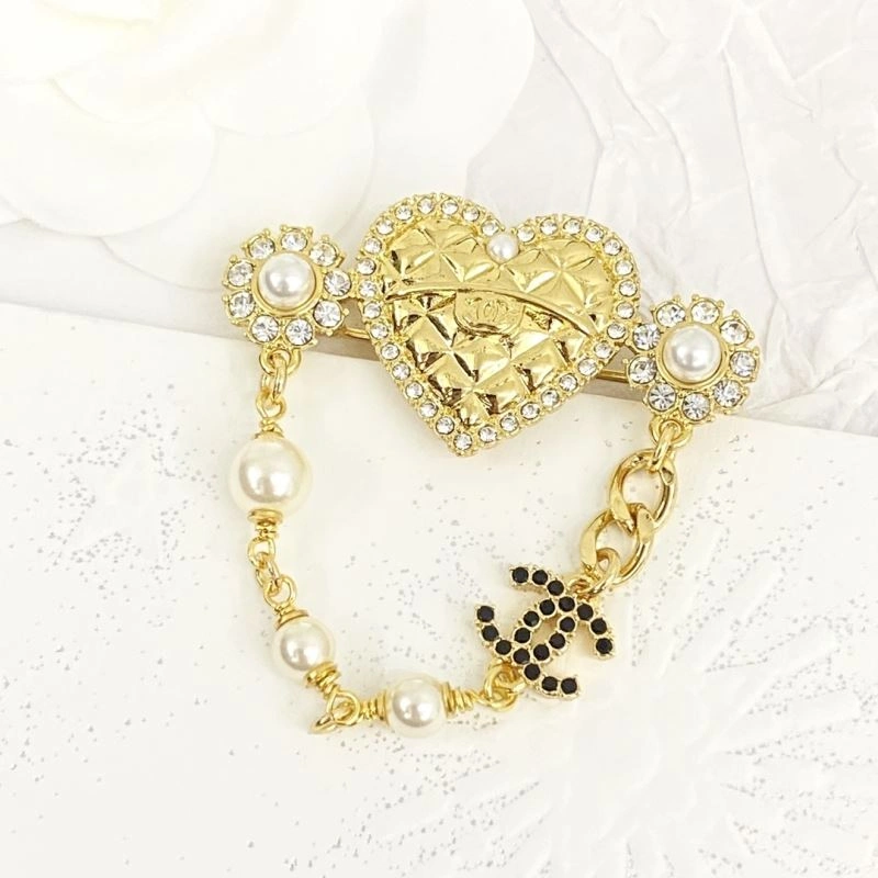 Top match Chanel Brooches