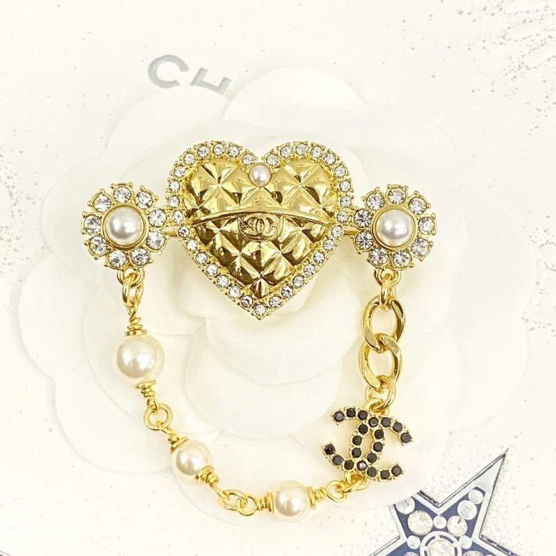Top match Chanel Brooches