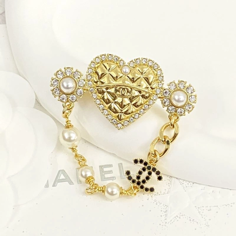 Top match Chanel Brooches