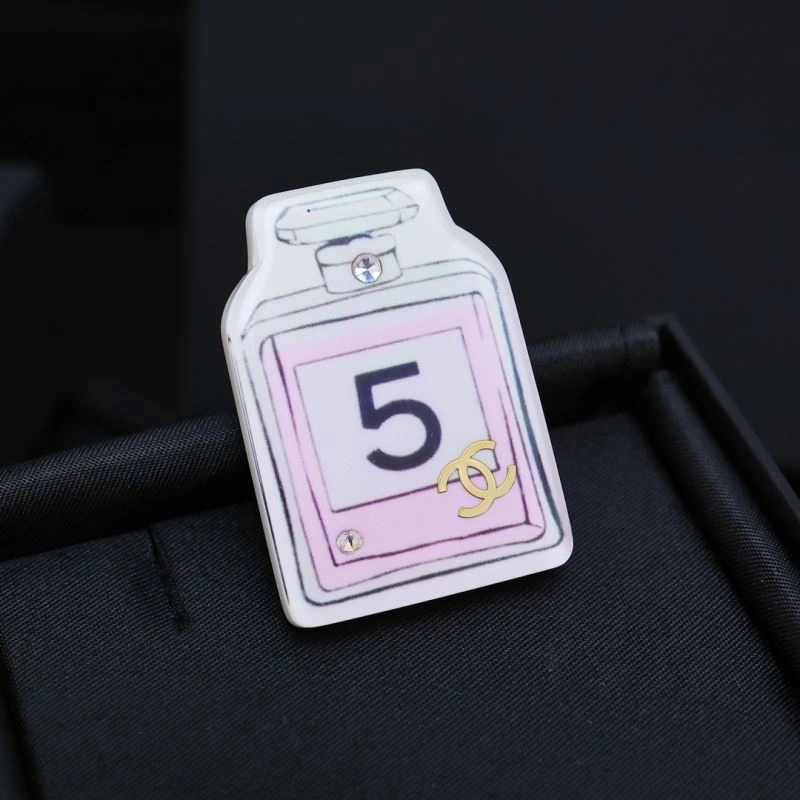 Top match Chanel Brooches