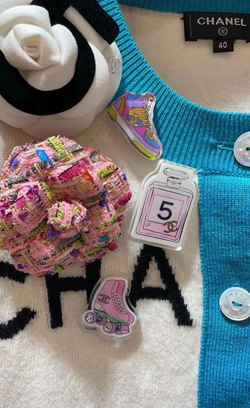 Top match Chanel Brooches
