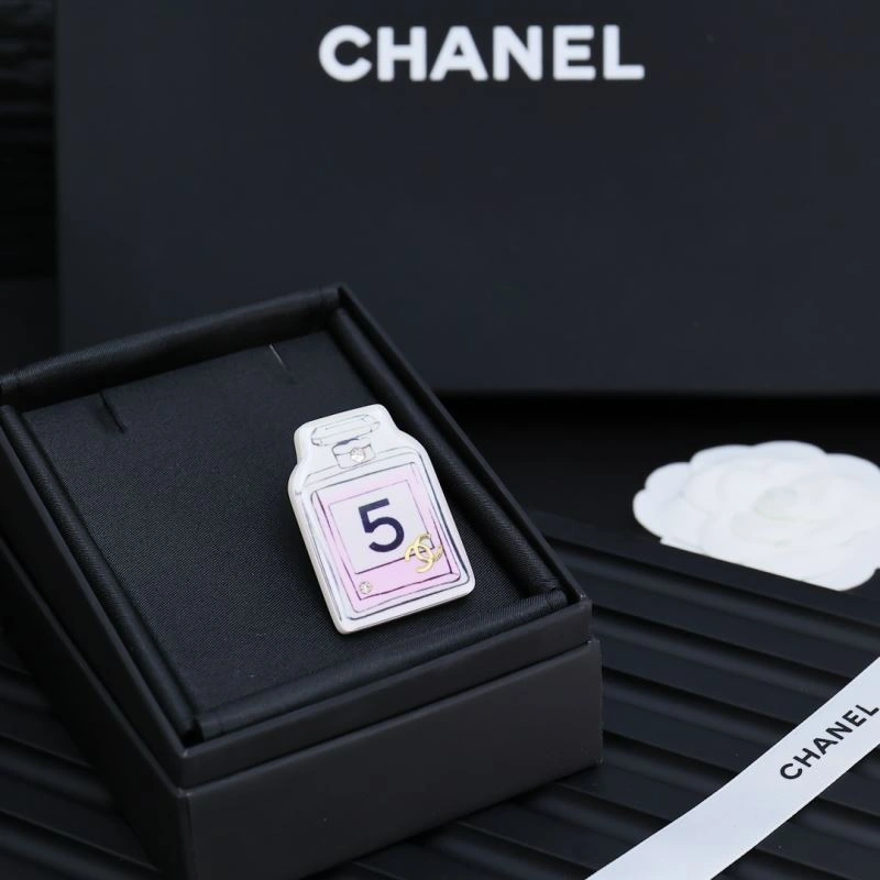 Top match Chanel Brooches