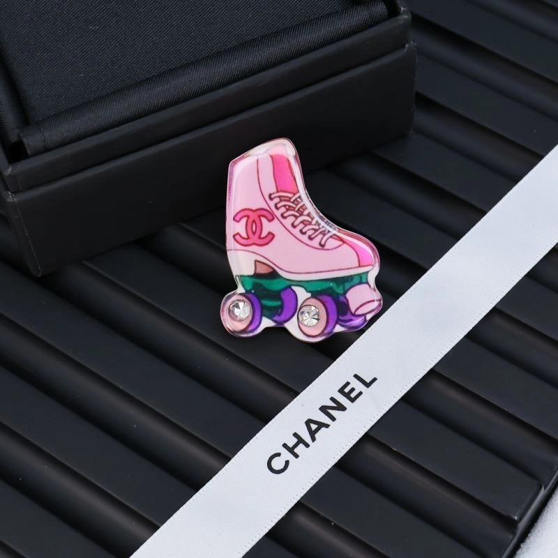 Low-cost Chanel Brooches