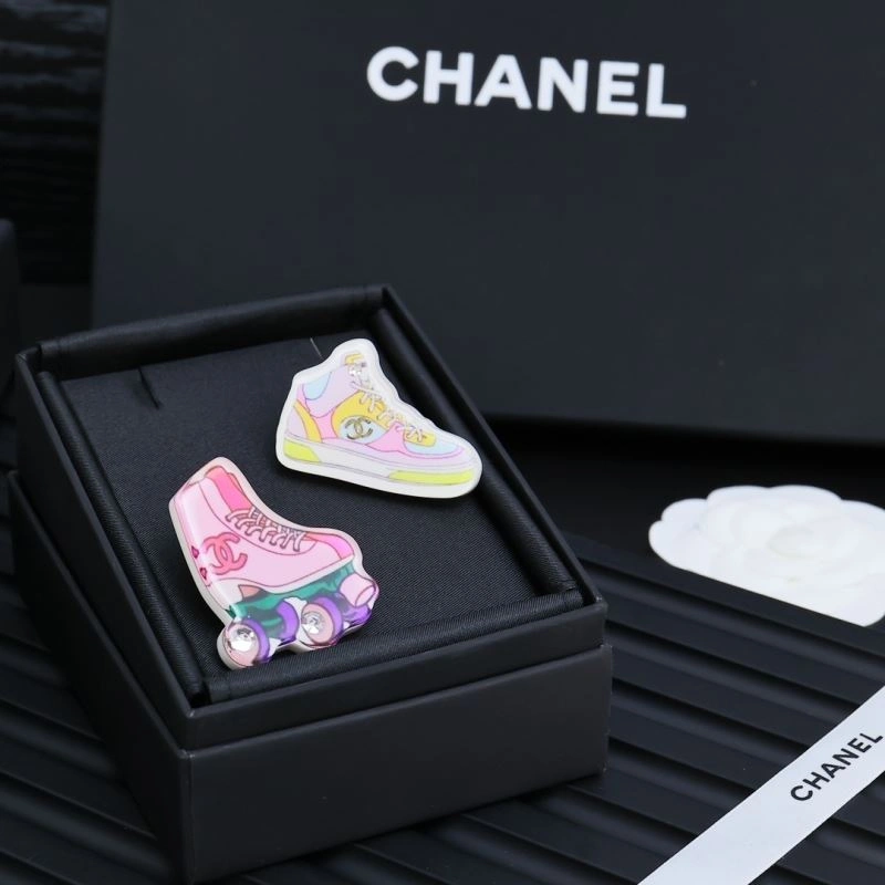 Low-cost Chanel Brooches