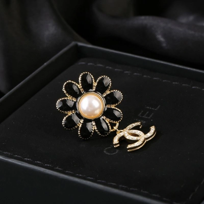 Top match Chanel Brooches