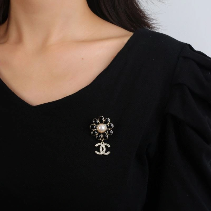 Top match Chanel Brooches