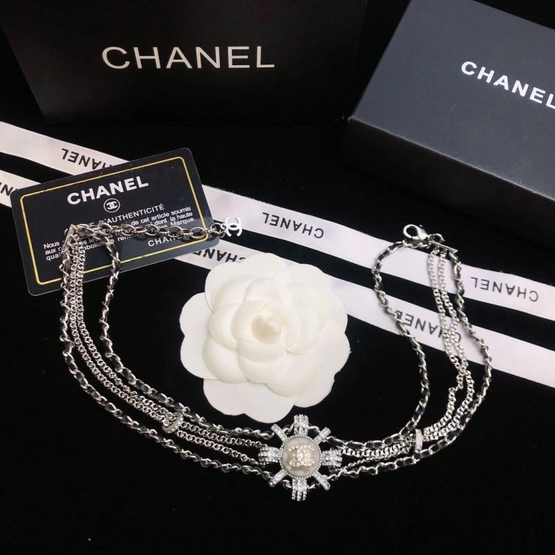 High fidelity Chanel Brooches