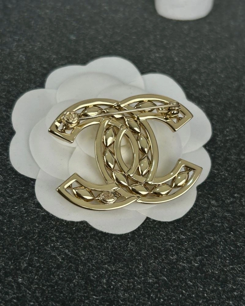 Accurate model Chanel Brooches