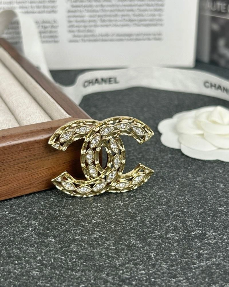 Accurate model Chanel Brooches