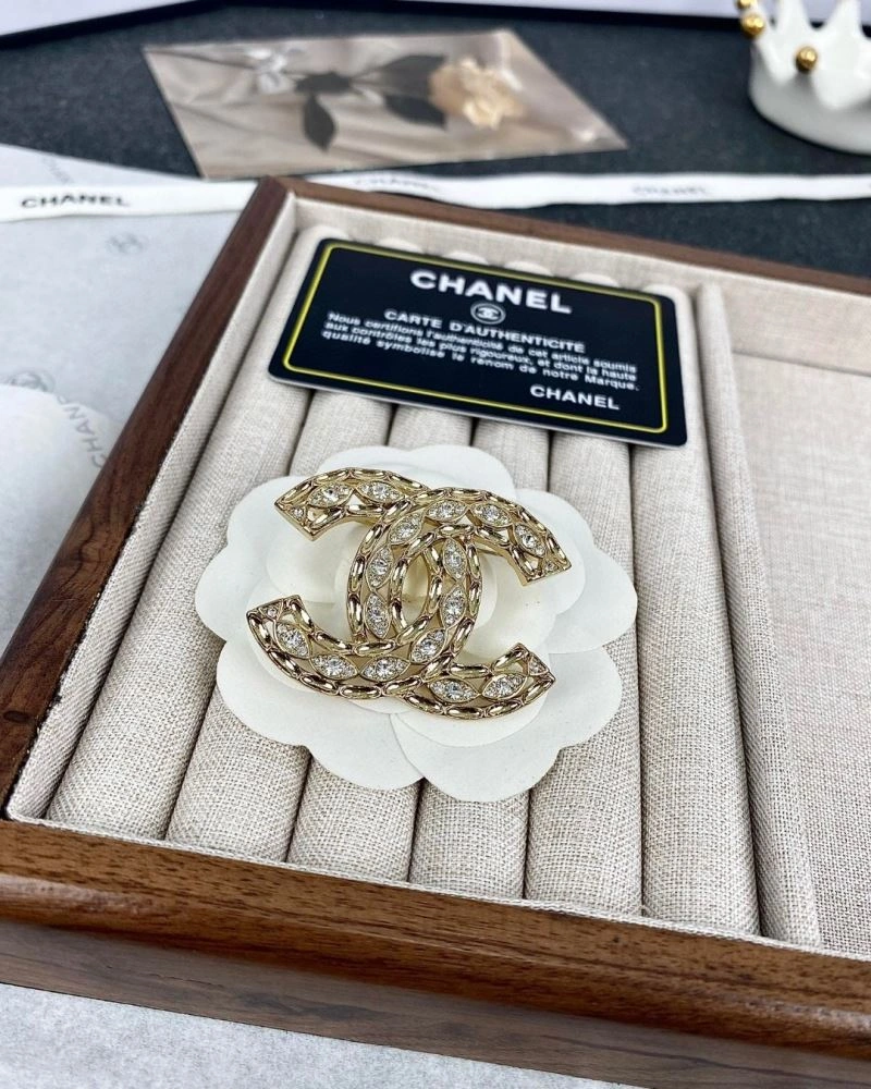 Accurate model Chanel Brooches