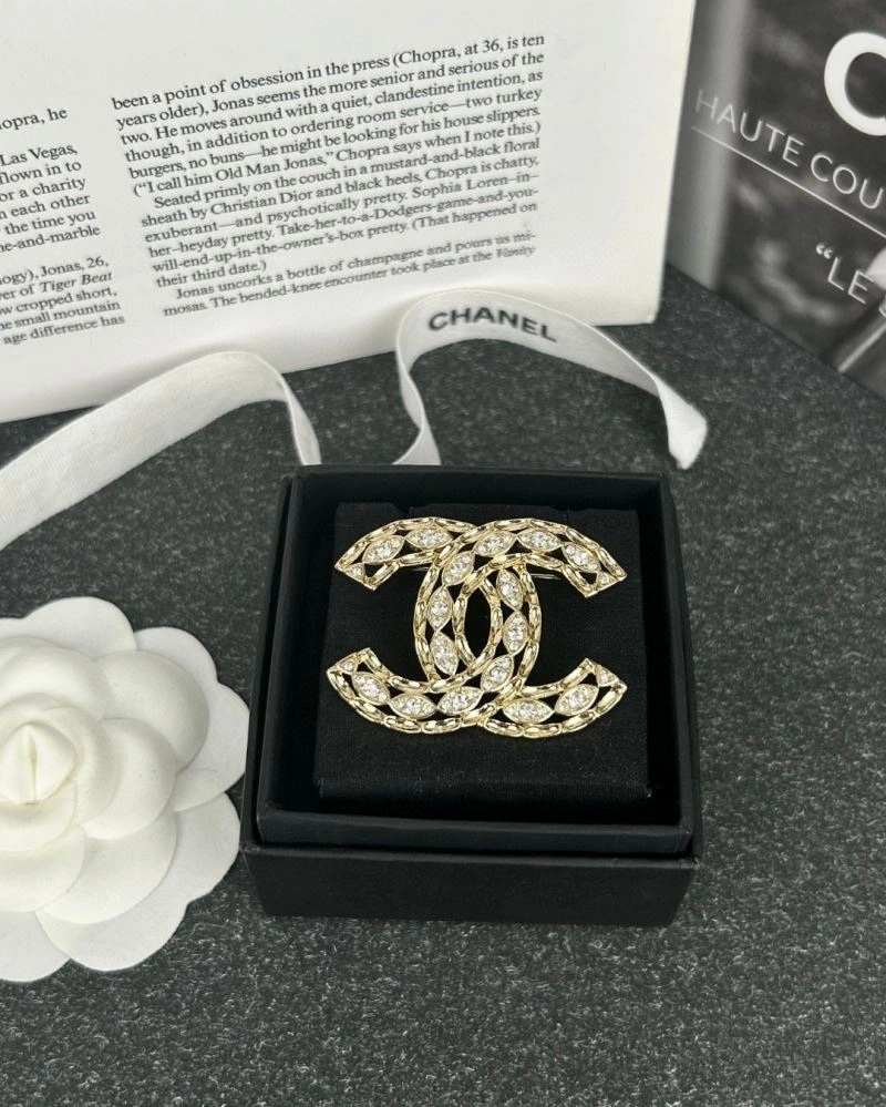 Accurate model Chanel Brooches