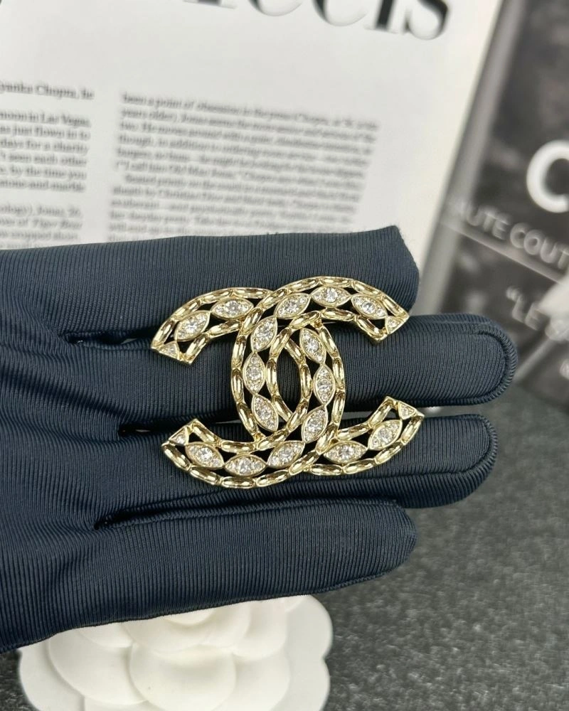 Accurate model Chanel Brooches