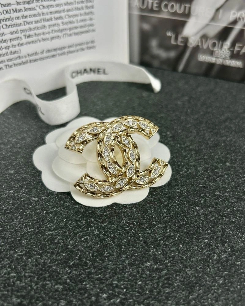 Accurate model Chanel Brooches