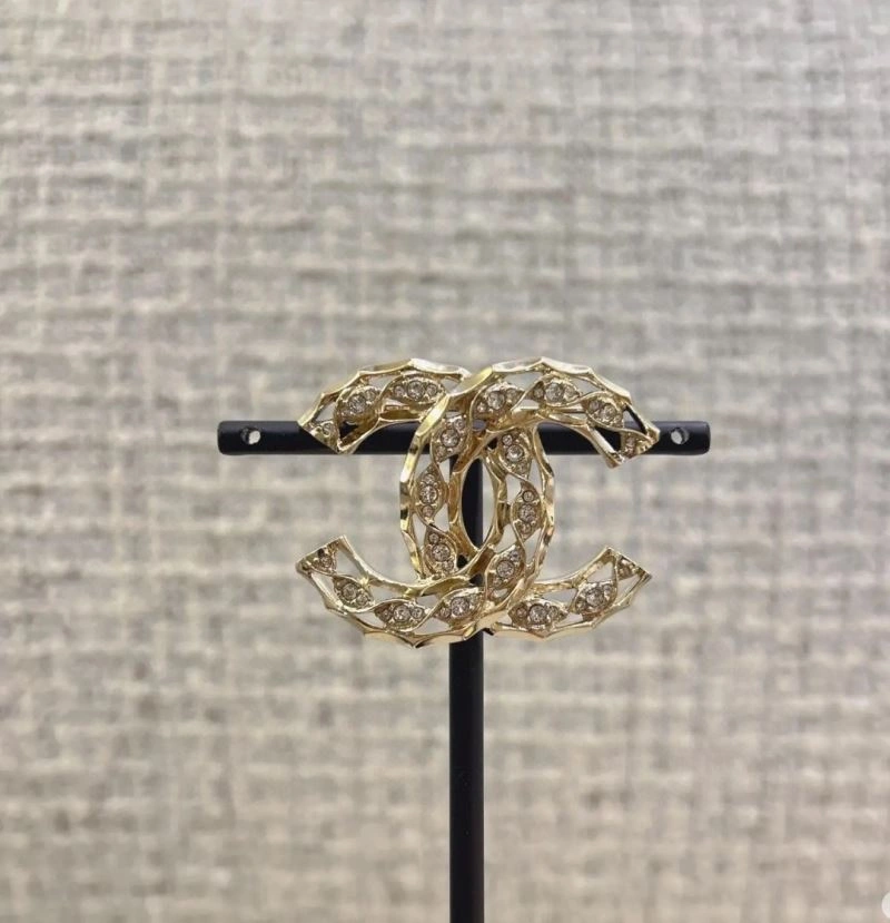 Accurate model Chanel Brooches
