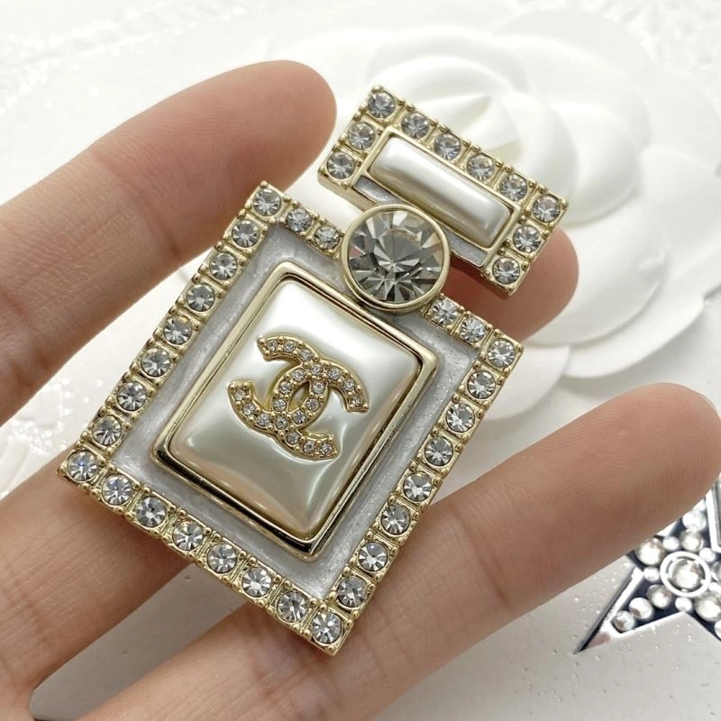Brand-original Chanel Brooches