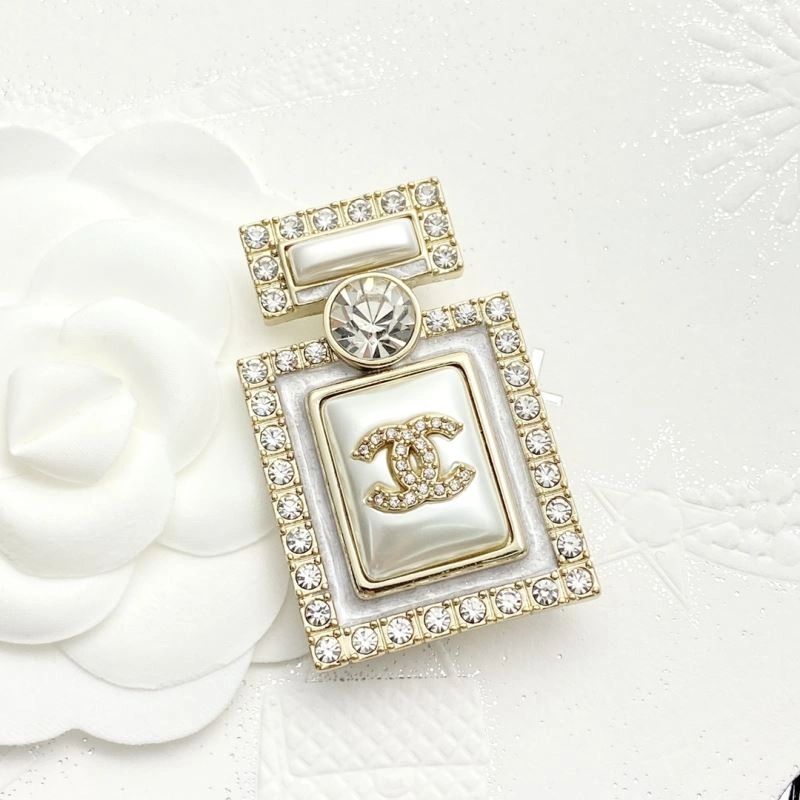 Brand-original Chanel Brooches