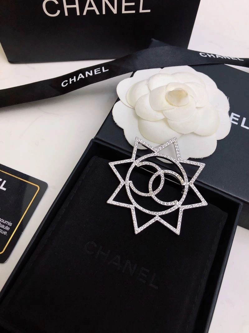 Top mirror Chanel Brooches