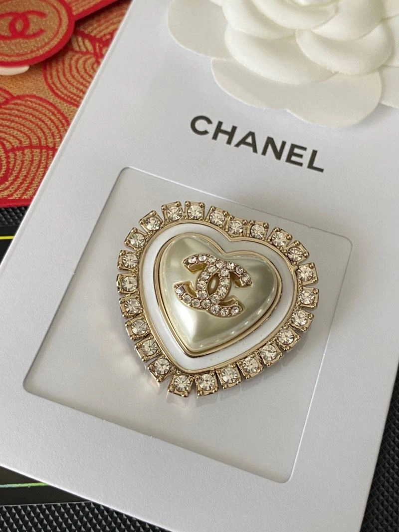 Top match Chanel Brooches