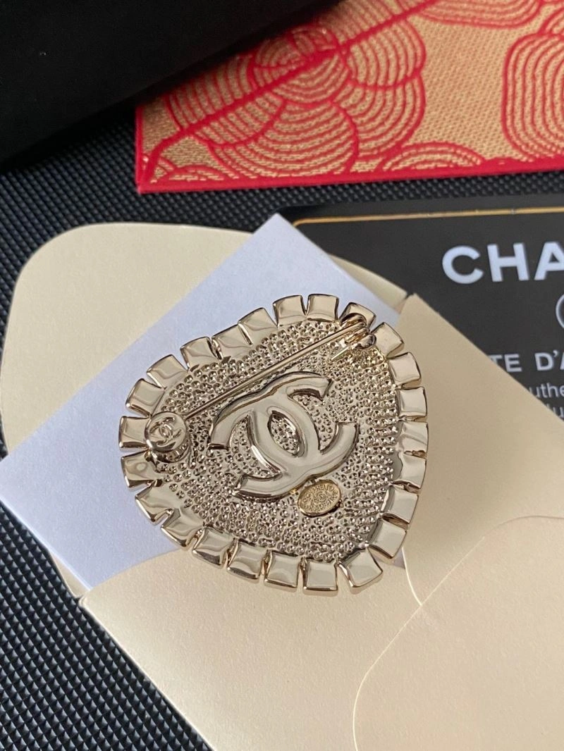 Top match Chanel Brooches