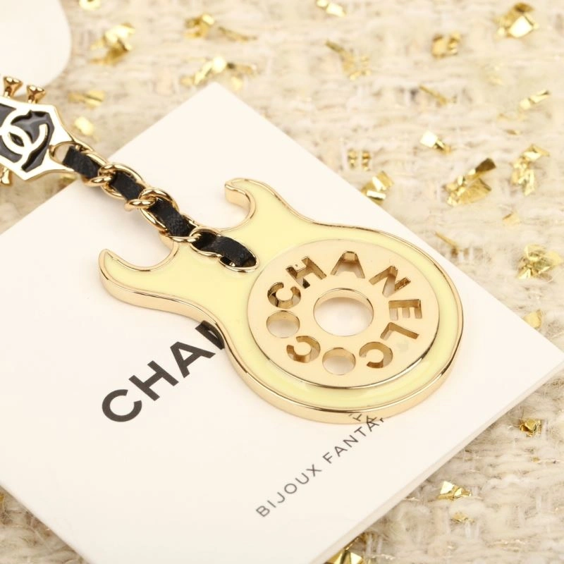 Top match Chanel Brooches