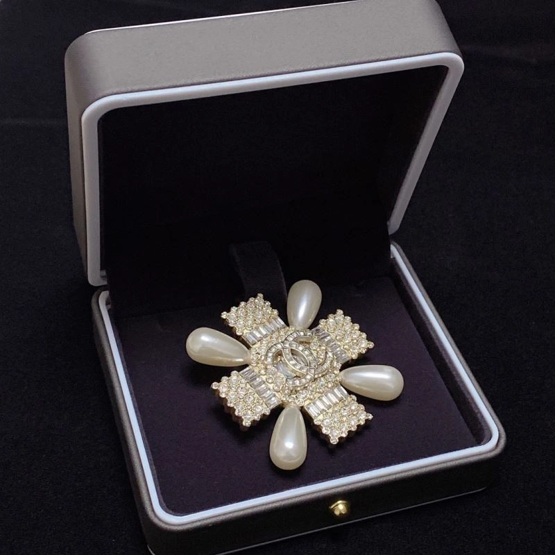 Top match Chanel Brooches