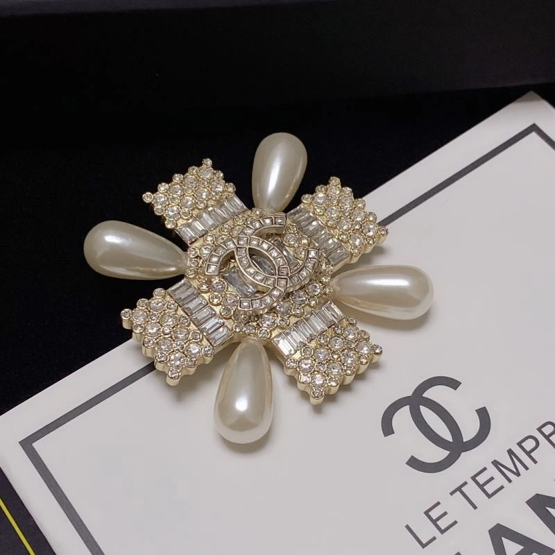 Top match Chanel Brooches