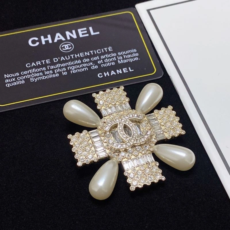 Top match Chanel Brooches