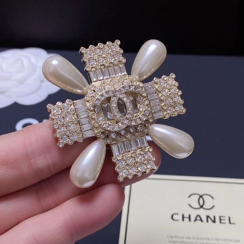 Top match Chanel Brooches