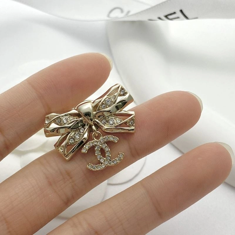 Top match Chanel Brooches