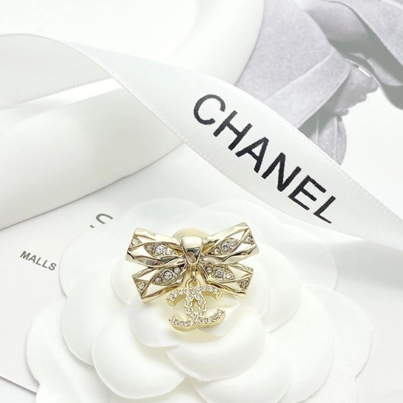 Top match Chanel Brooches