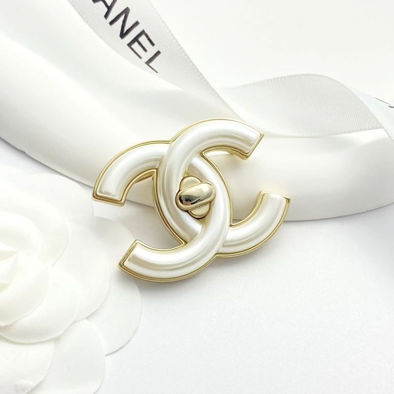 High fidelity Chanel Brooches