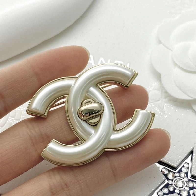 High fidelity Chanel Brooches